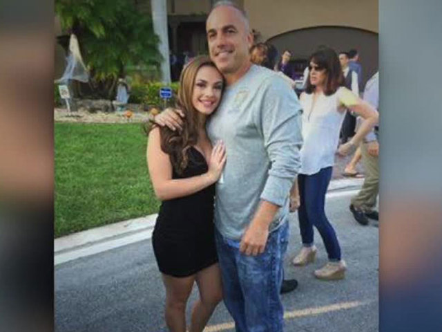 Parkland shooting victim's dad sues deputy who didn't enter Stoneman ...